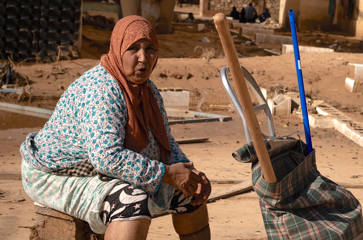 Estragos de la DANA en el Raval de Algemesí: seis días de barro y miseria